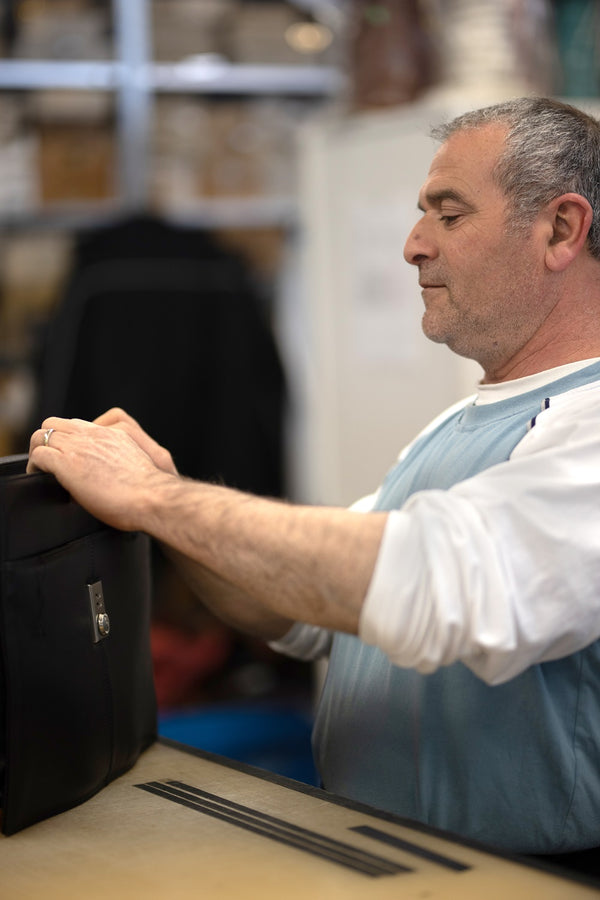 Bag repair service: High-quality repairs for all leather bags